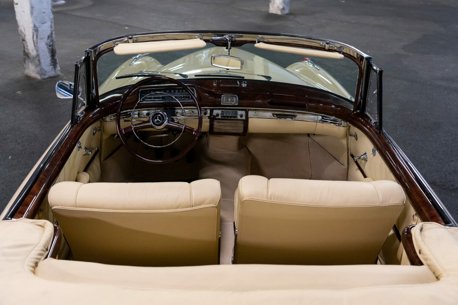 Mercedes-Benz Ponton 220S jaune - Top Classics