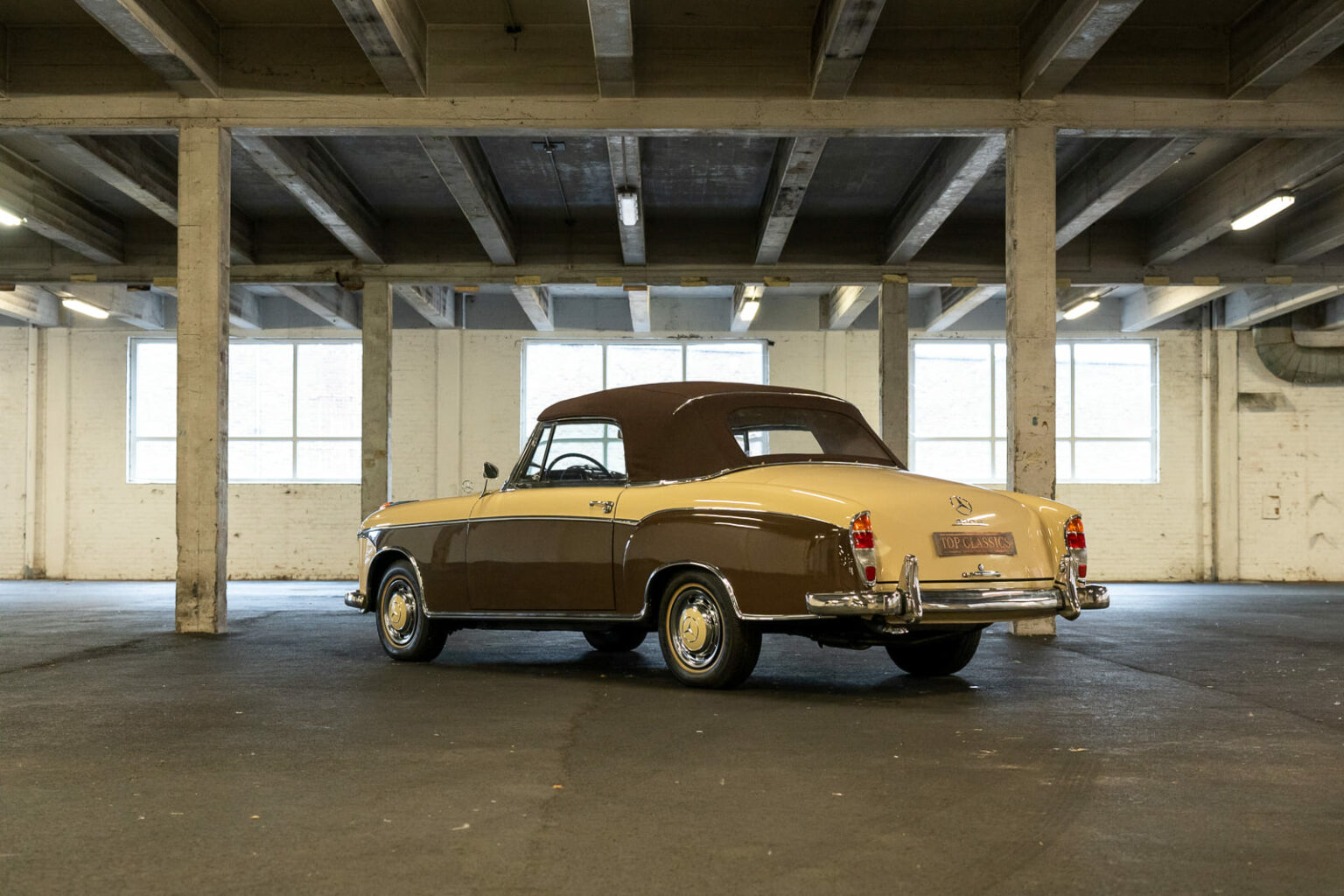 Mercedes-Benz Ponton 220S jaune - Top Classics