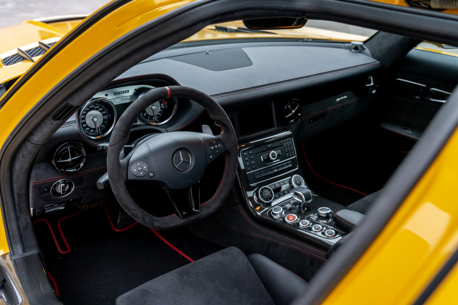 Mercedes SLS AMG Black Series Solar Beam - Top Classics